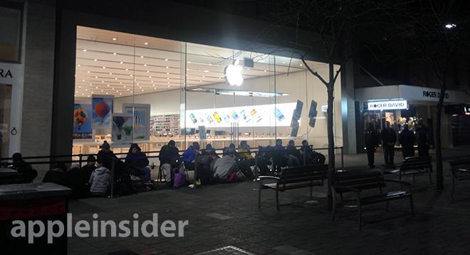 South Australia's first Apple Store draws line hours ahead of opening ...