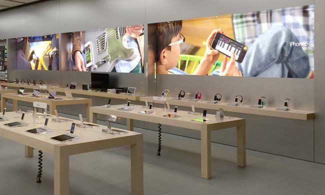 Apple debuts new banners in retail stores, showcases iPhone and iPad ...